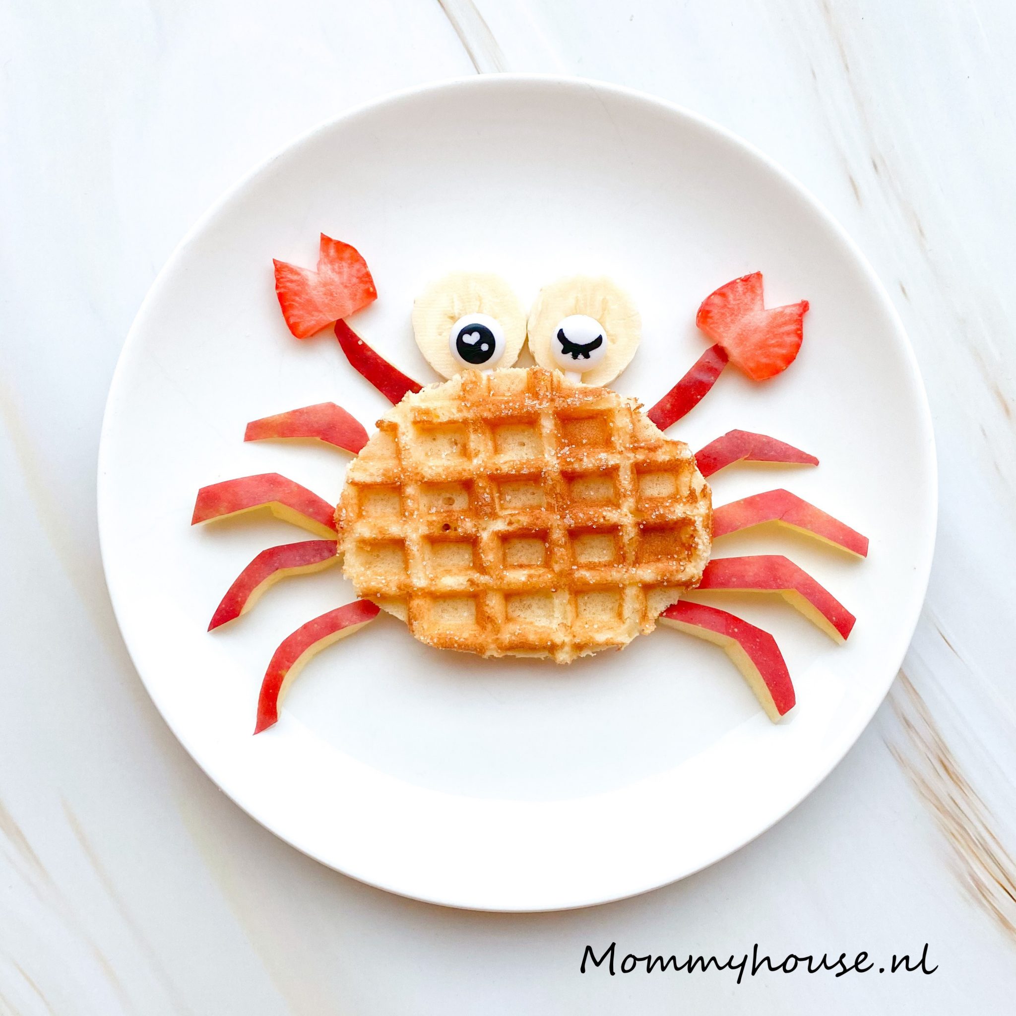 Kidsfood: lieve wafelkrabje met appel & aardbei – MommyHouse